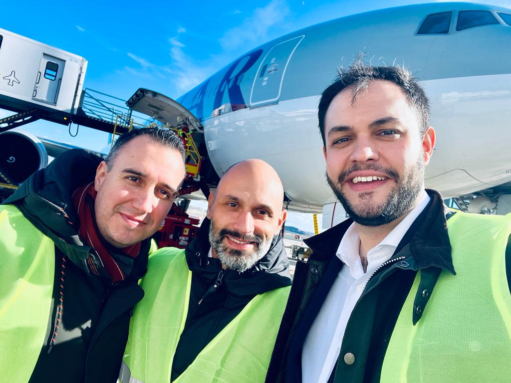 Visiting a Boeing 777 - Total Freight Worldwide